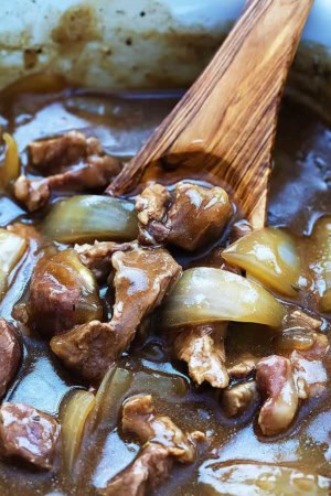 Slow Cooker Beef on Rice - Creme De La Crumb