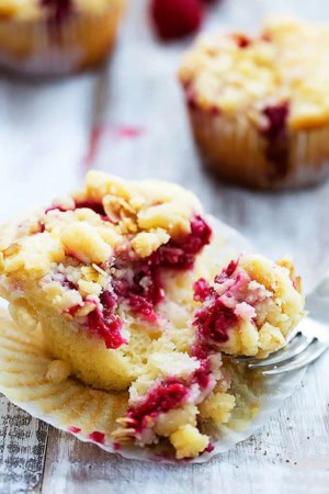 Raspberry Crumb Muffins - Creme De La Crumb