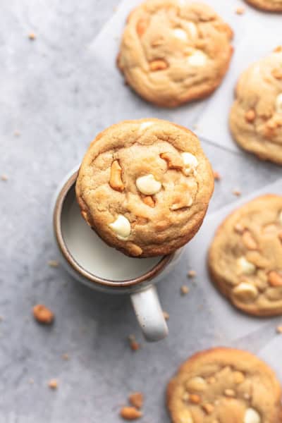 Chewy White Chocolate Cashew Cookies - Creme De La Crumb